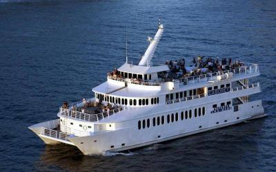 Booze Cruises - Cabos Best Party Boats - Cabo Discount Tours